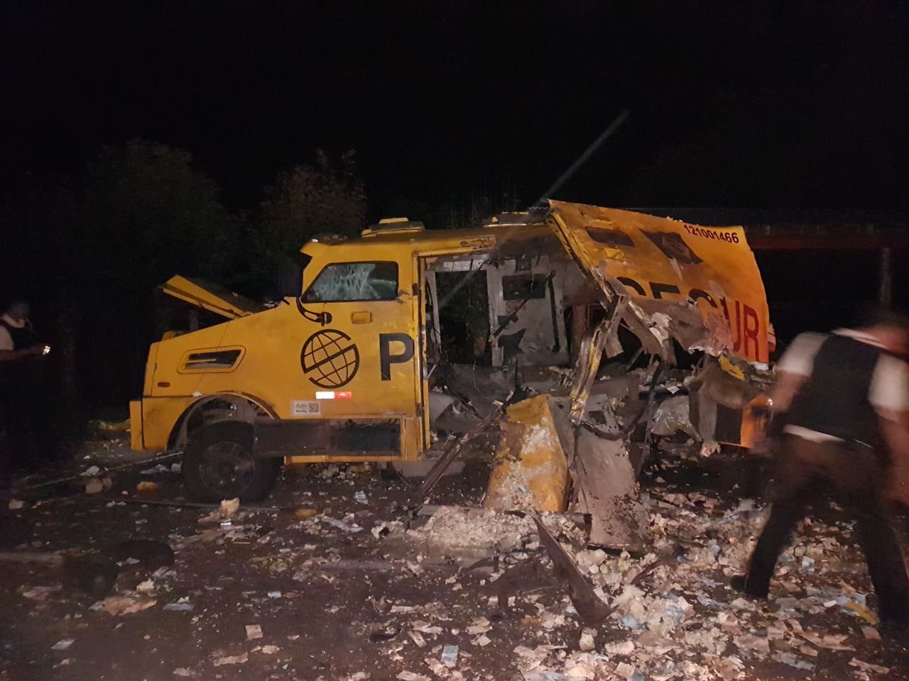 Assalto A Carro Forte Na Br 116 Tem Troca De Tiros E Feridos Rio