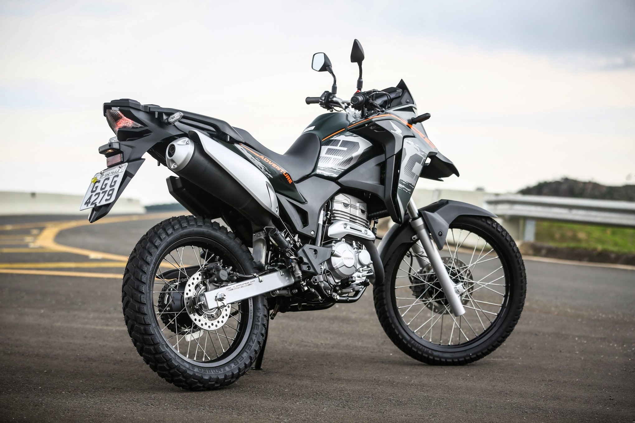 XRE 300 Recebe Facelift Motores Jornal NH XRE 300 Recebe Facelift Motores Jornal NH