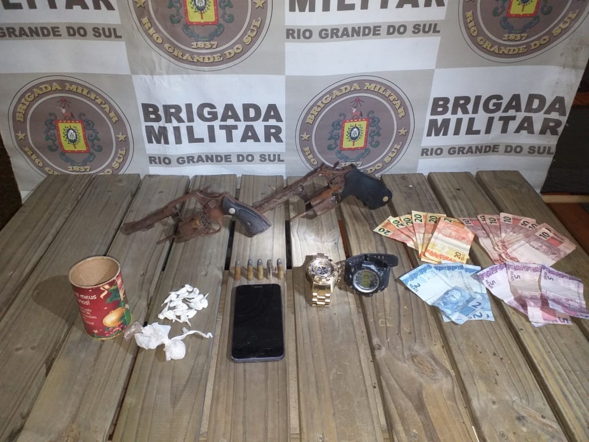 Homem é Preso Por Tráfico De Drogas E Porte Ilegal De Arma De Fogo Em