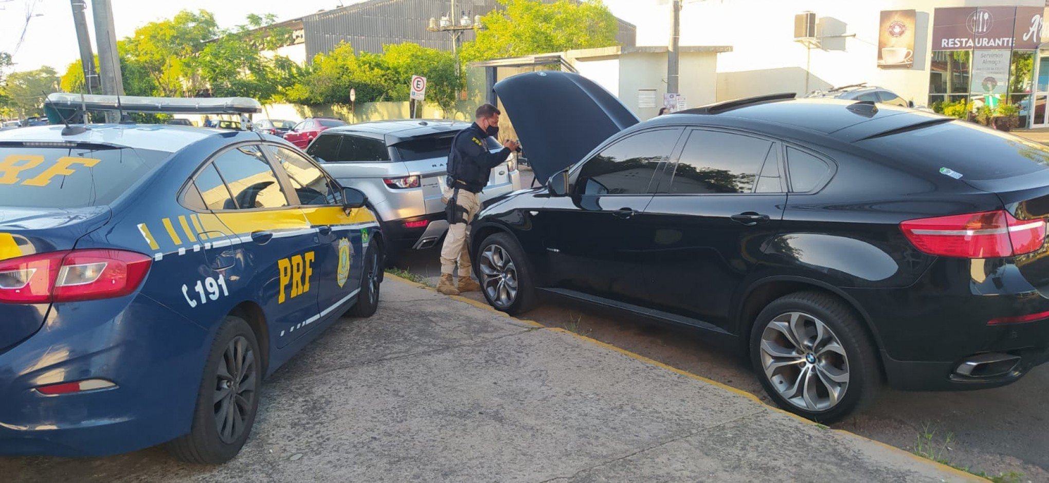 Prf Recupera Carros De Luxo E Prende Moradora De Portão Por Receptação