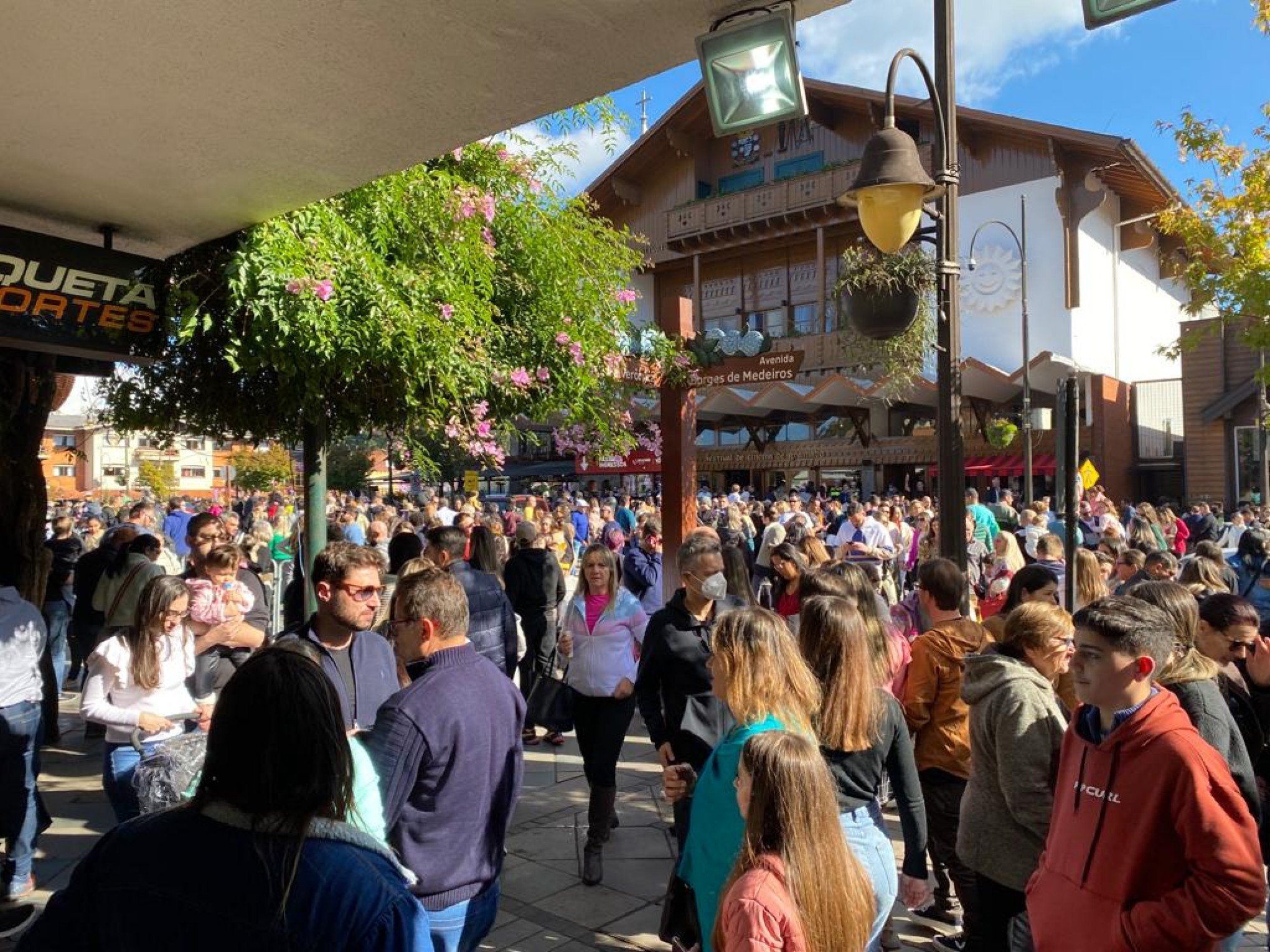 Mais de 150 mil pessoas passaram por Gramado neste feriadão de Páscoa ... Mais de 150 mil pessoas passaram por Gramado neste feriadão de Páscoa ...