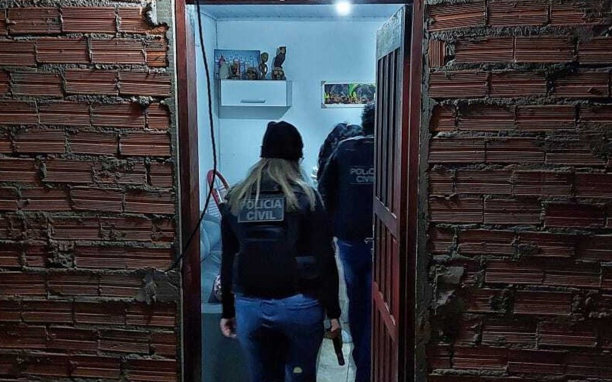 Dupla Suspeita De Roubar Carros à Mão Armada é Presa Em Porto Alegre