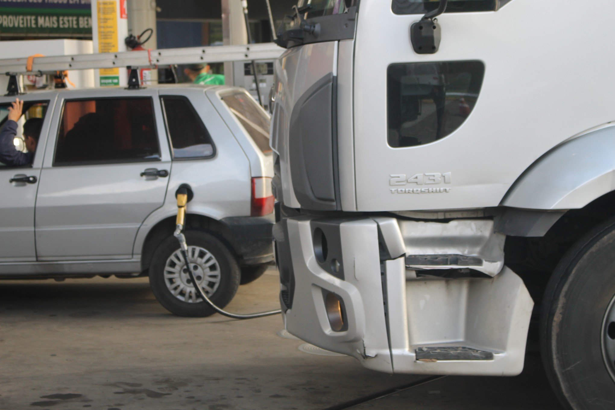 Petrobras anuncia redução no preço do litro de diesel e gasolina para ...