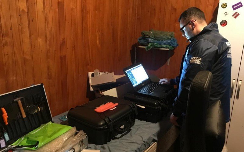 Homem é preso suspeito de integrar grupo responsável por ataques ... Homem é preso suspeito de integrar grupo responsável por ataques ...