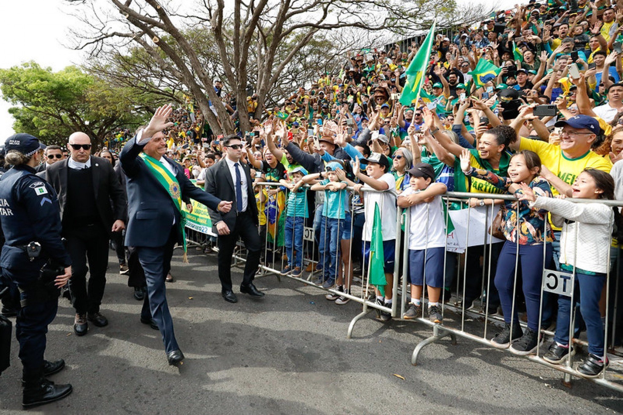 Confira Fotos Do Desfile Cívico Militar Em Homenagem Ao Bicentenário Da