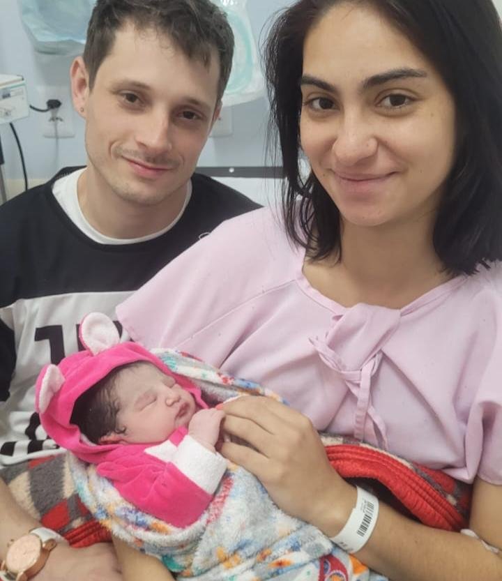 Bebê nasce dentro do carro no estacionamento de hospital em Novo ...