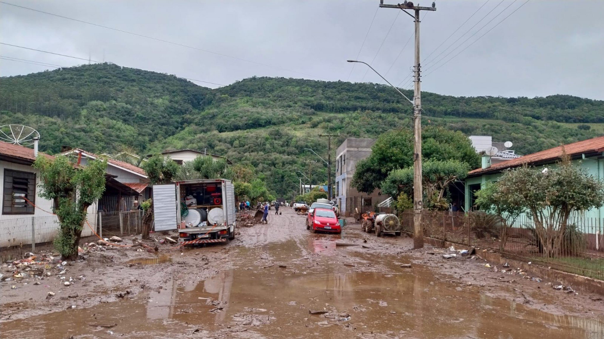 CATÁSTROFE NO RS: Cai para 23,2 mil o número de pessoas fora de casa ...