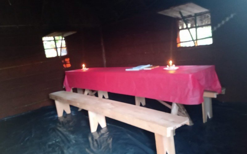 Réplica das choupanas construídas por imigrantes é inaugurada em Lomba ...