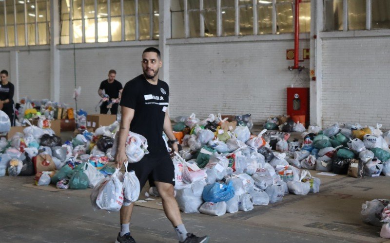 CatÁstrofe No Rs Voluntários Doam Tempo Para Ajudar Atingidos Pela