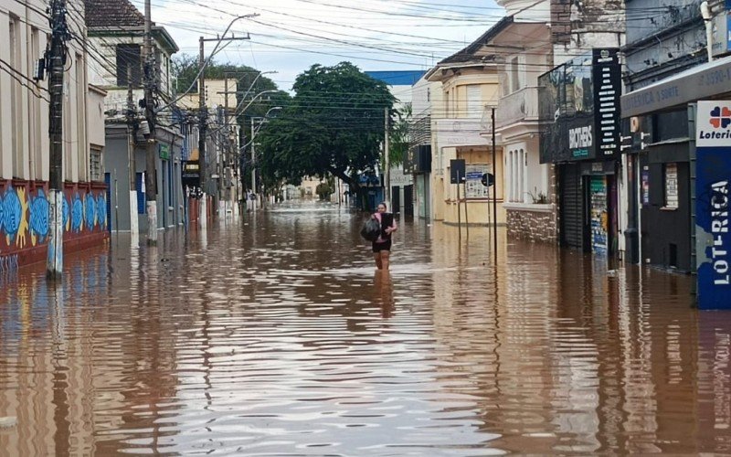 UM ANO DAS ENCHENTES: Veja o antes e depois de imagens que marcaram as ...