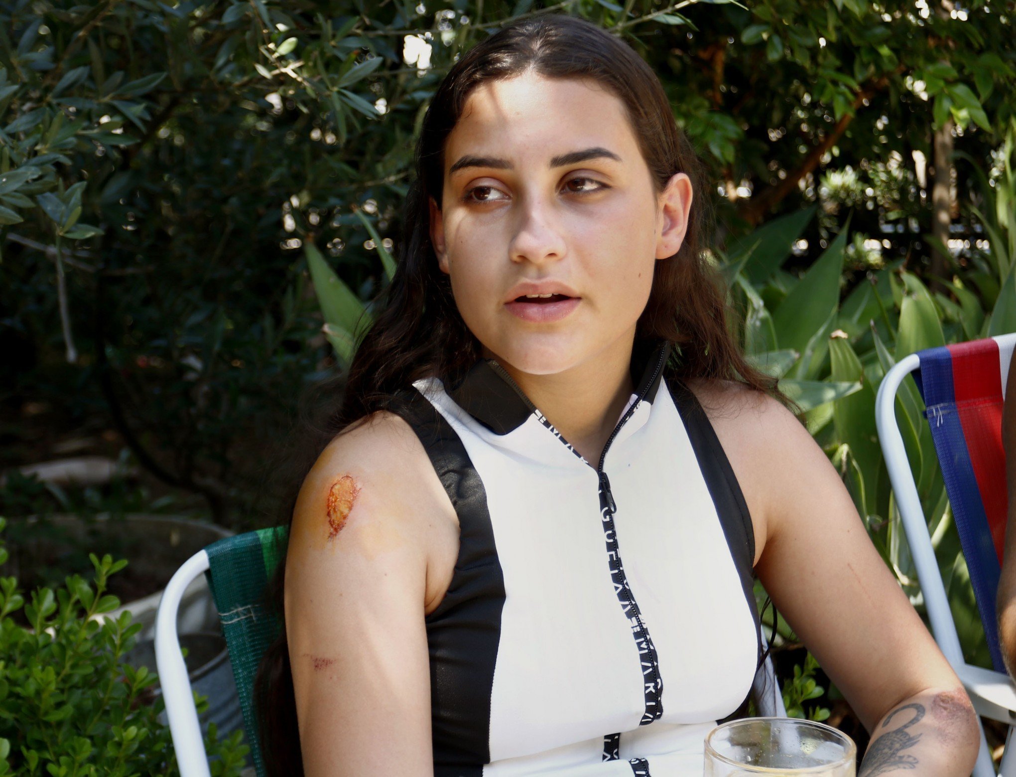 "De repente, eu estava no asfalto quente gritando por socorro ...