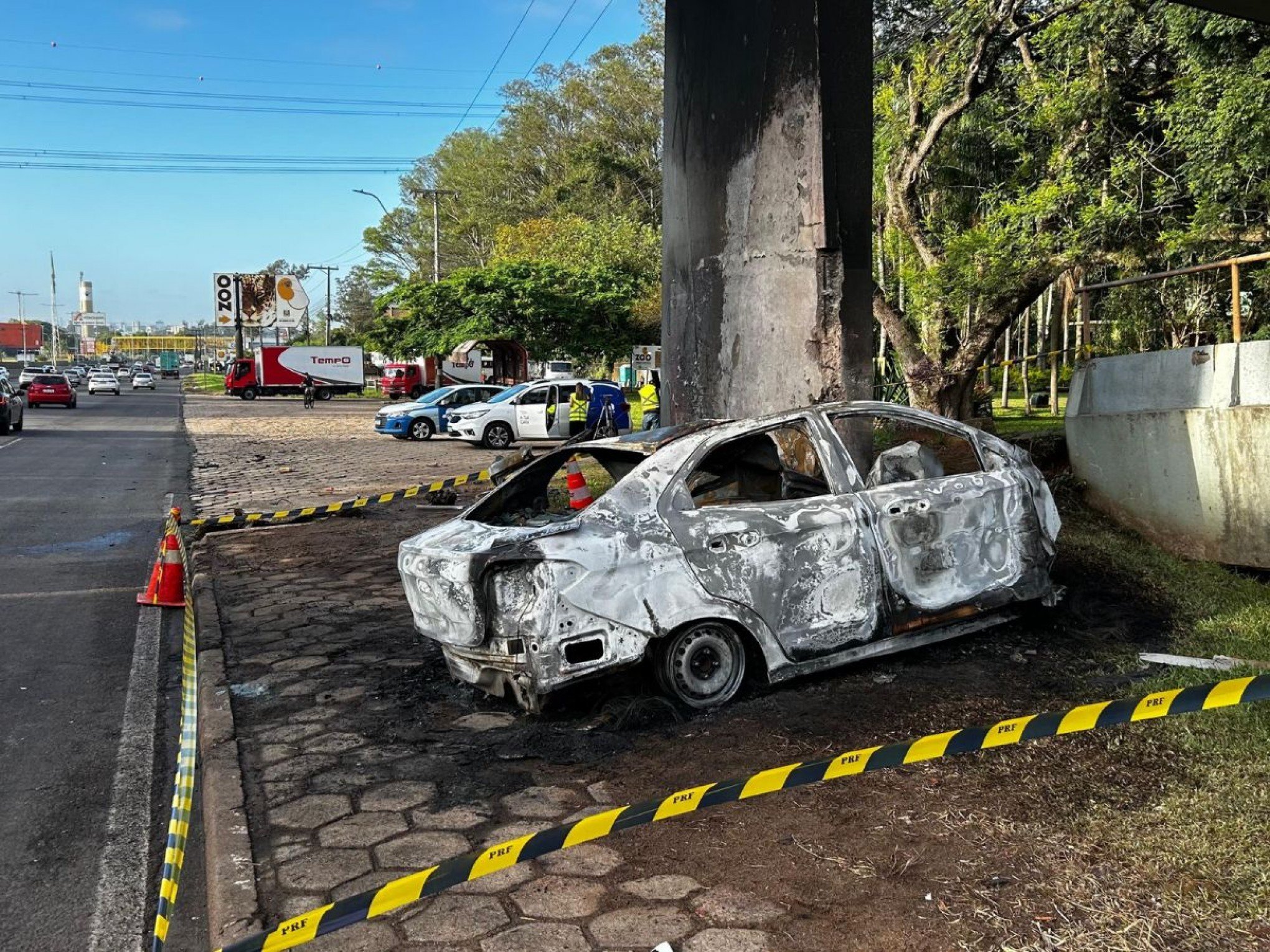 BR-116: Pessoa morre após carro bater em pilar de passarela no Vale do ...