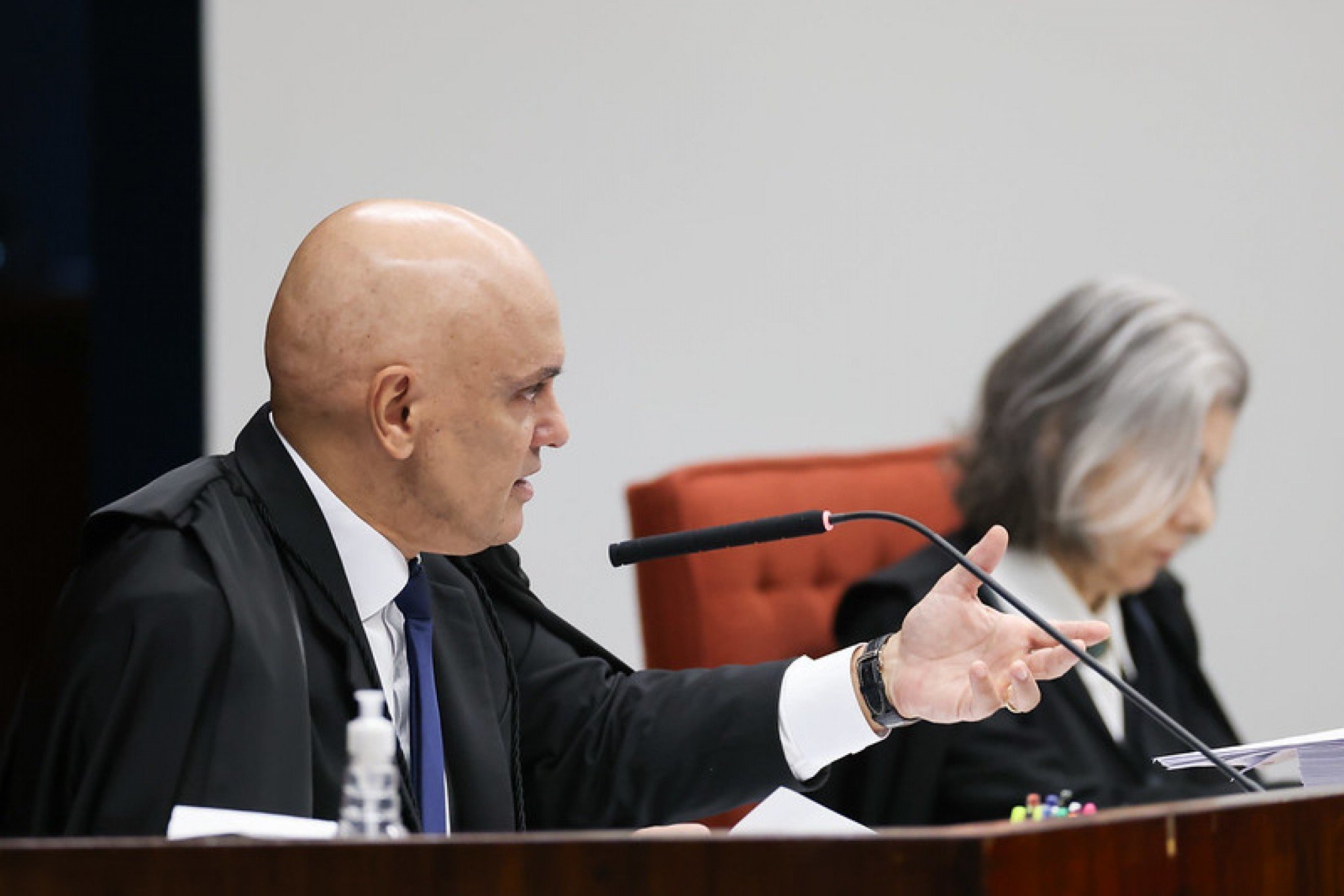 "Cassei a palavra": Moraes tem novo embate e silencia microfone de ...