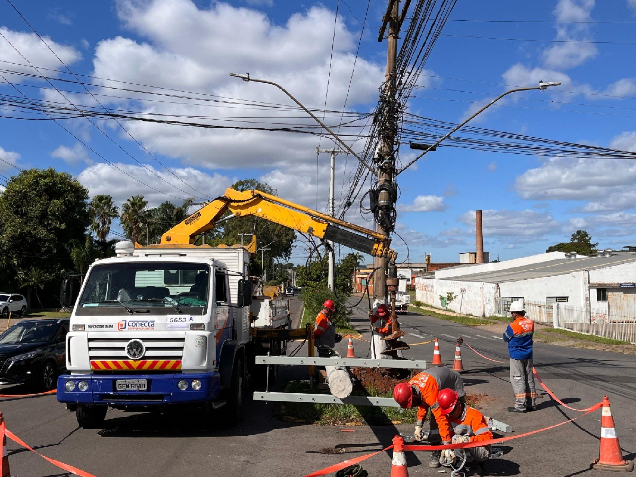 Troca de poste pode deixar bairro sem luz na tarde desta sexta-feira (4 ...