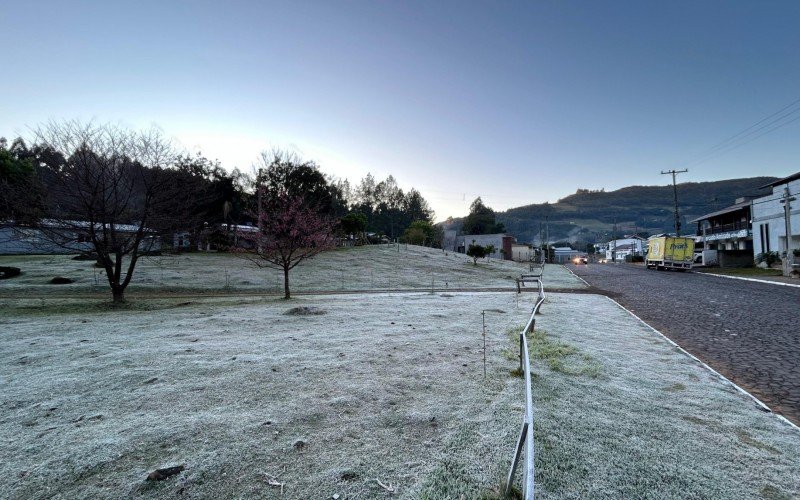 ONDA DE FRIO: Veja imagens da geada no interior do RS nesta quarta ...