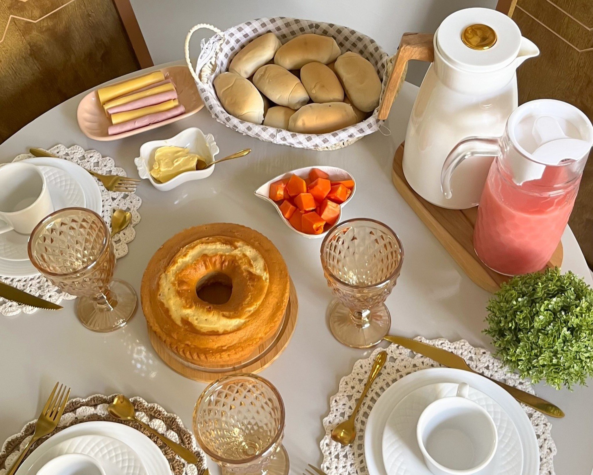 Como criar uma mesa posta de café da manhã simples em 4 dicas | abc+