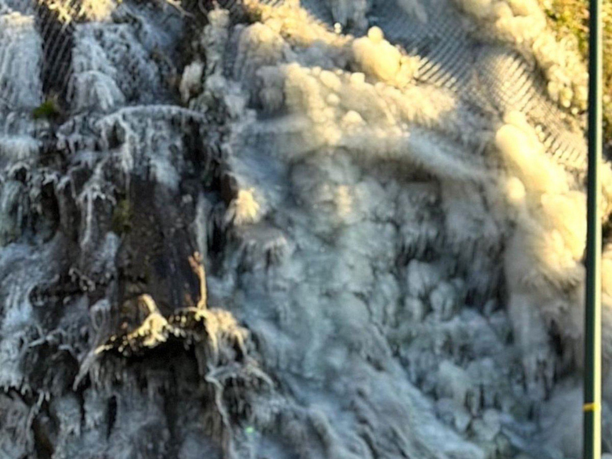 ONDA DE FRIO: Paredões de rocha congelam na Serra do Rio do Rastro e ...