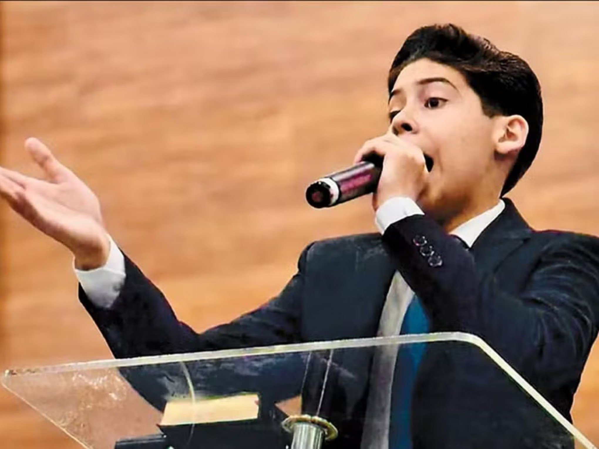 Of the king, the power, the best: Pastor mirim retoma pregação após ...