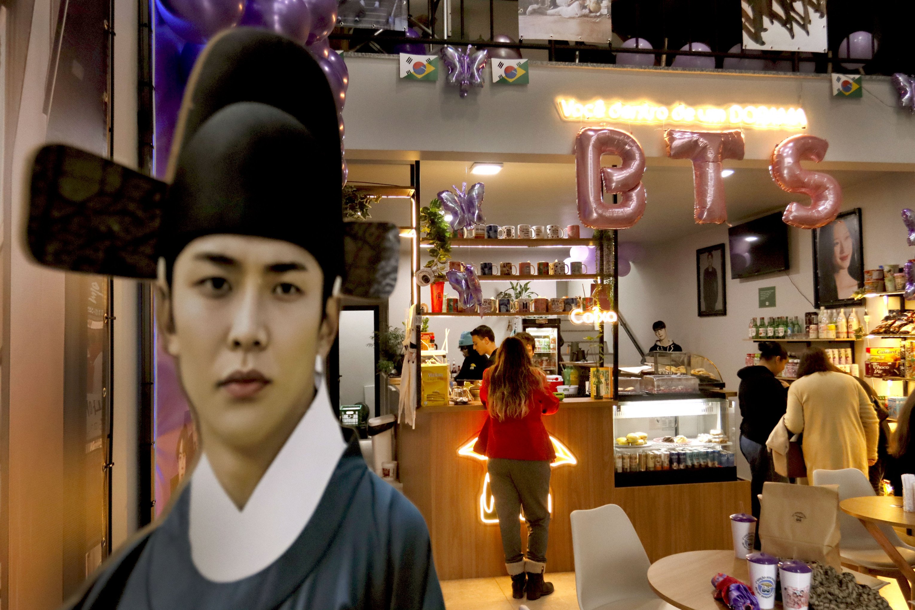 "Você dentro de um dorama": Café temático atrai fãs de dramas coreanos ...