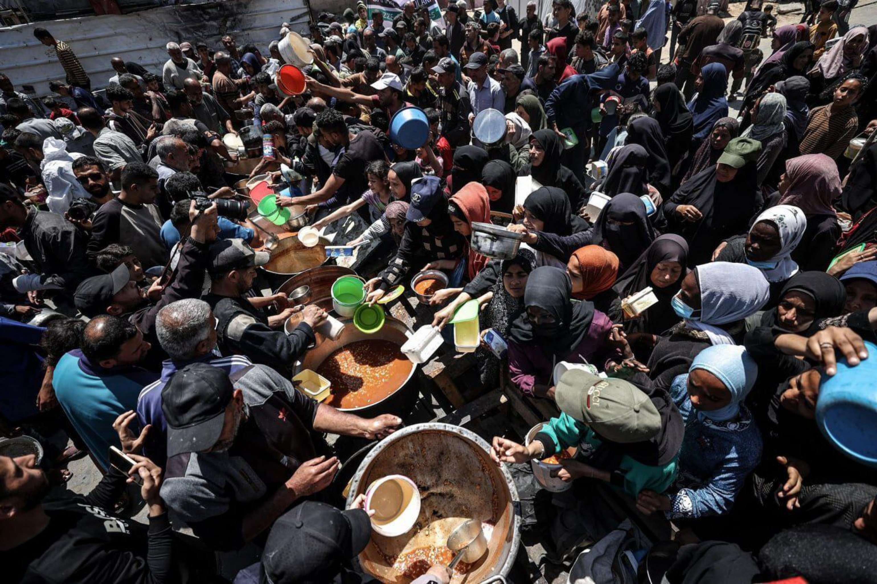 Mais 9 pessoas morrem de fome em Gaza e Israel promete liberar entrega ...