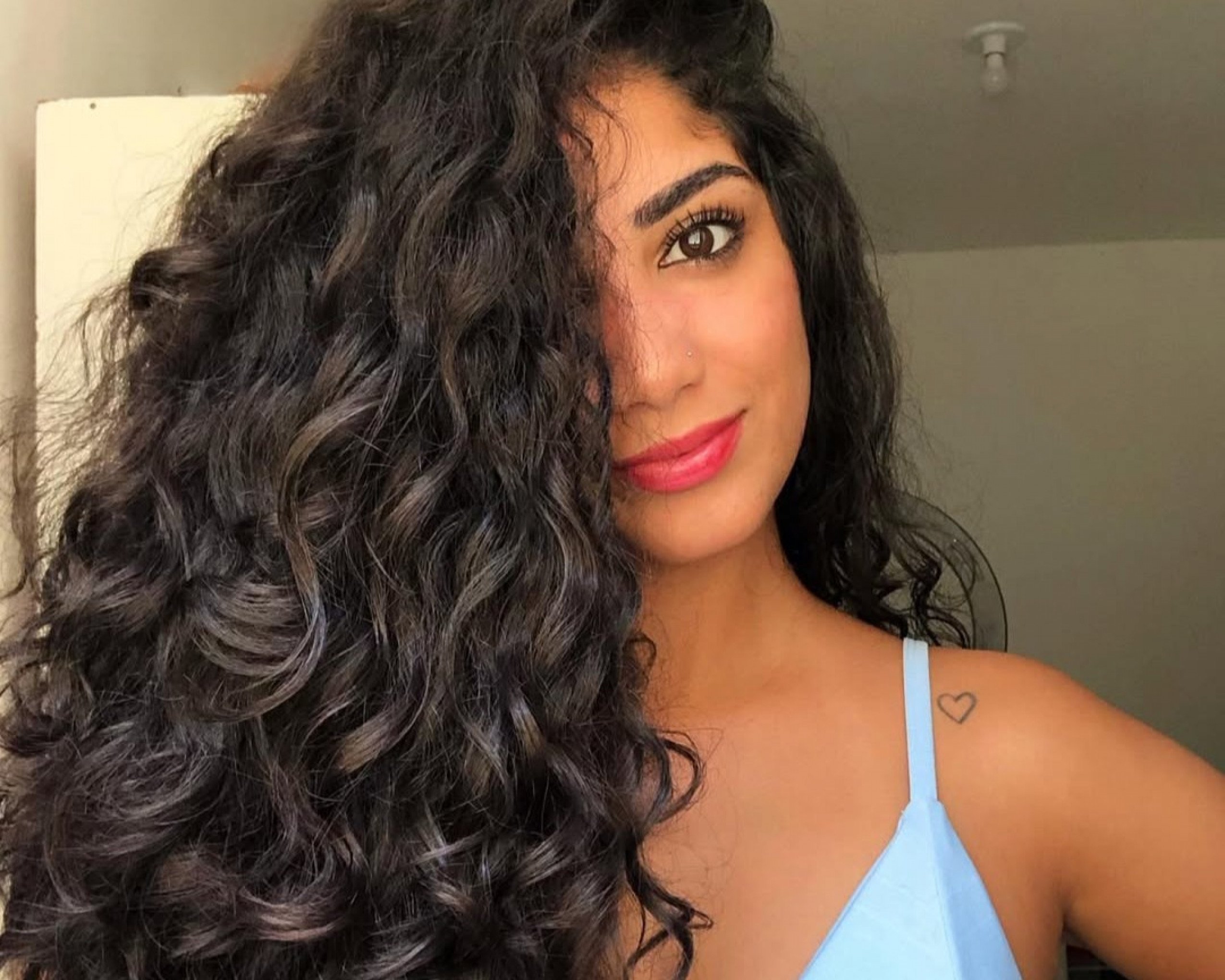 Como cuidar do cabelo ondulado 2C em casa | abc+