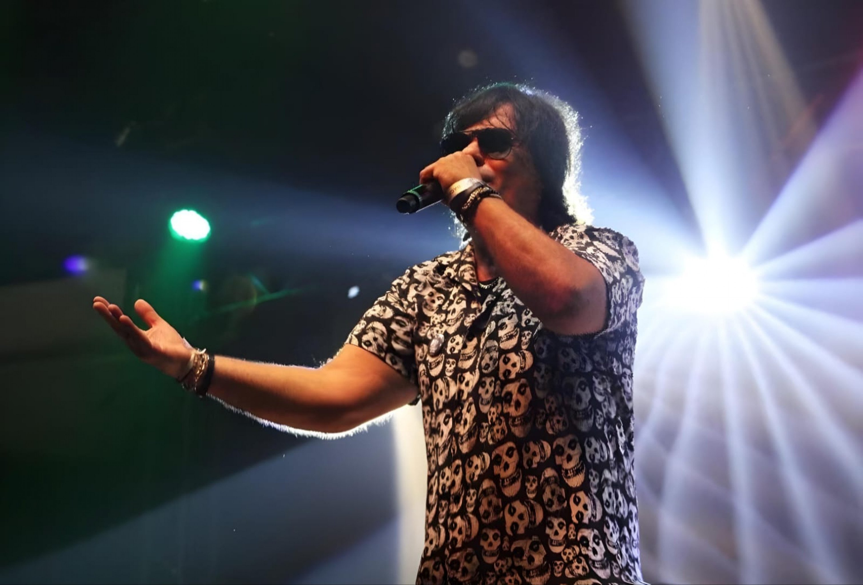 Duda Calvin lança novo single sobre amores mal resolvidos | abc+