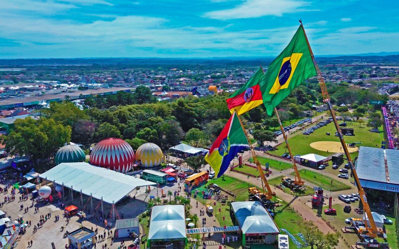 EXPOINTER: Fim de semana ensolarado teve grande público no Parque Assis ...