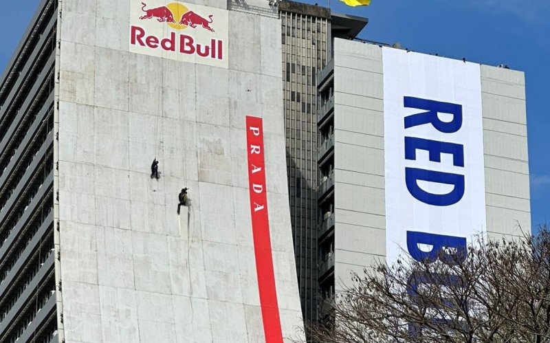 Tudo pronto para a descida de skate no Centro Administrativo de Porto Alegre; veja imagens dos ...