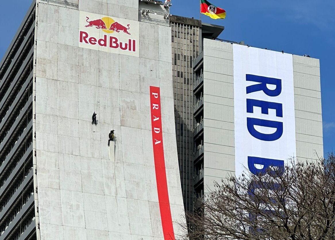 Tudo pronto para a descida de skate no Centro Administrativo de Porto Alegre; veja imagens dos ...