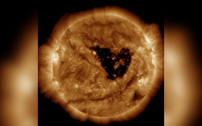 Buraco imenso em forma de borboleta se abre no Sol; veja foto e saiba o ...