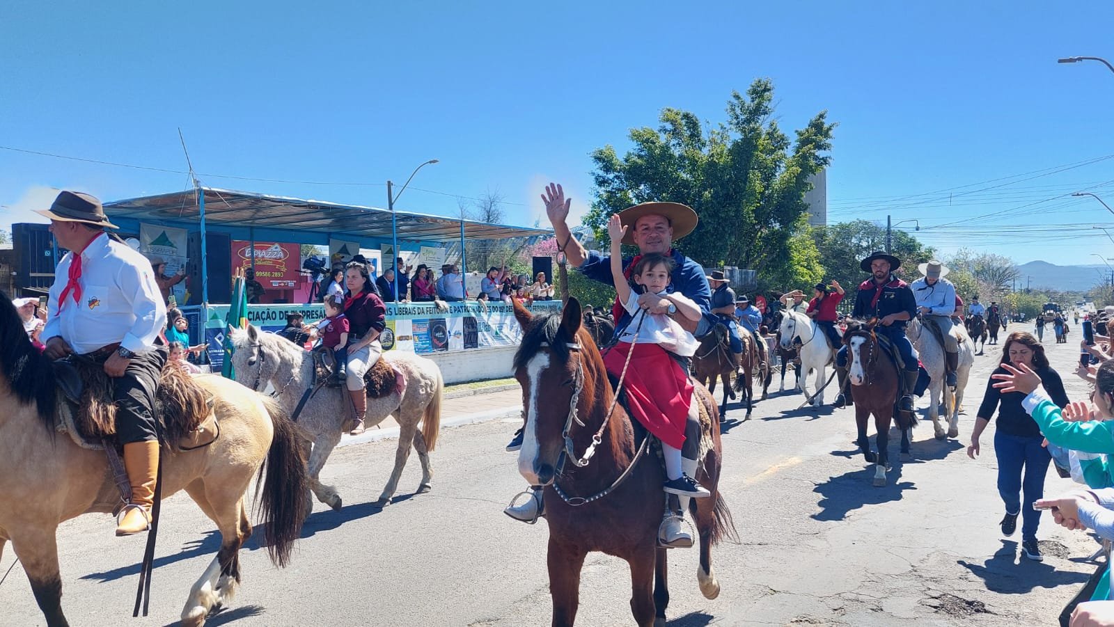 Com mais de 40 entidades, Desfile da Feitoria abriu a programação ...