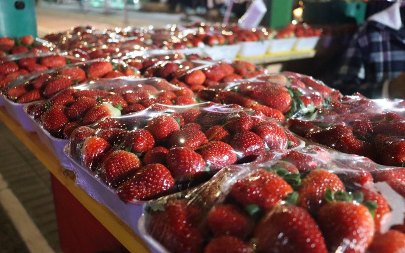 Morango do amor puxa vendas e atraí público para a Festa Nacional do ...