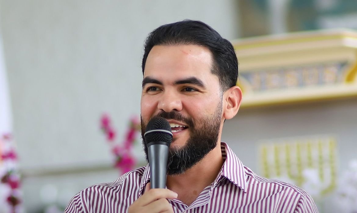 Prefeito, ex-vice, vereadores e primeira-dama são presos por desviar ...