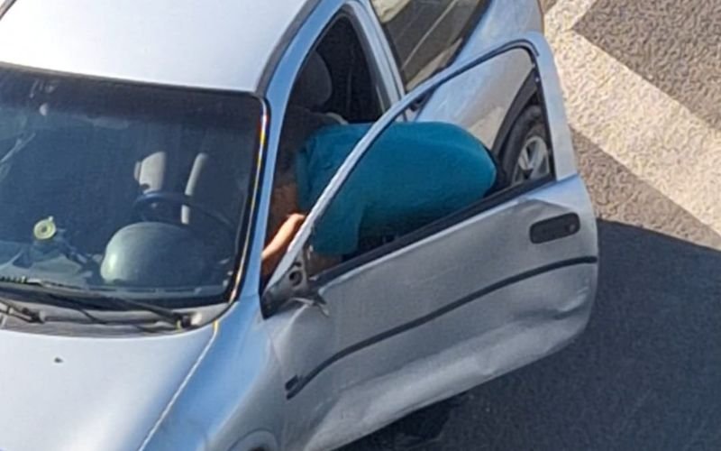 BR-116: Carro é arremessado para o acostamento em colisão com caminhão ...