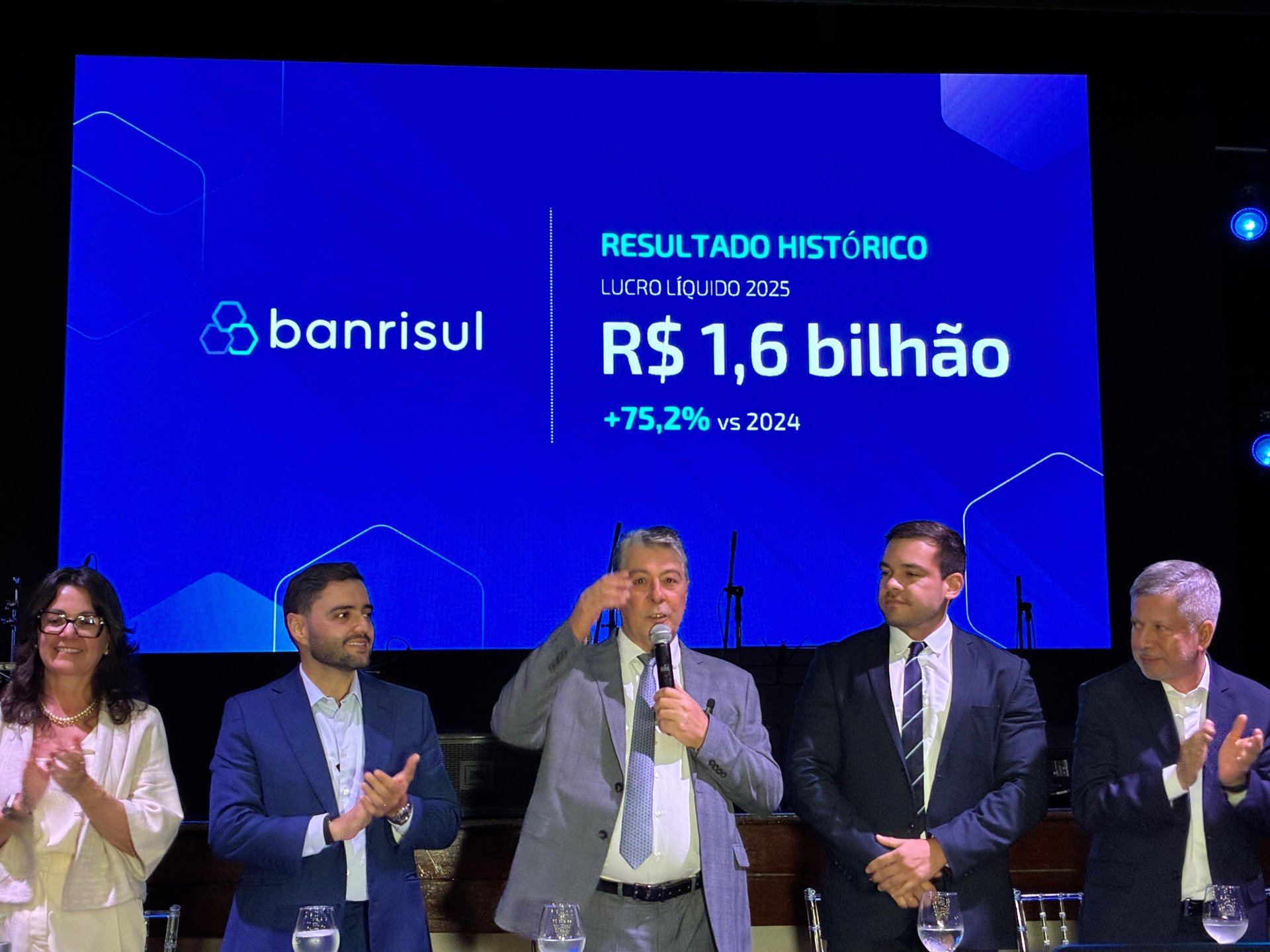 Banrisul tem lucro líquido de R$ 1,6 bilhão, o maior da história do ...