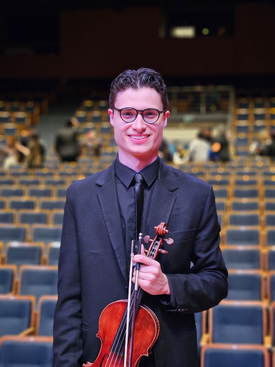 Jovem violinista leopoldense busca ajuda para estudar e representar o ...