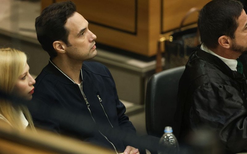 "Ele me afogava na piscina até eu encostar no chão", diz filha de ex de ...